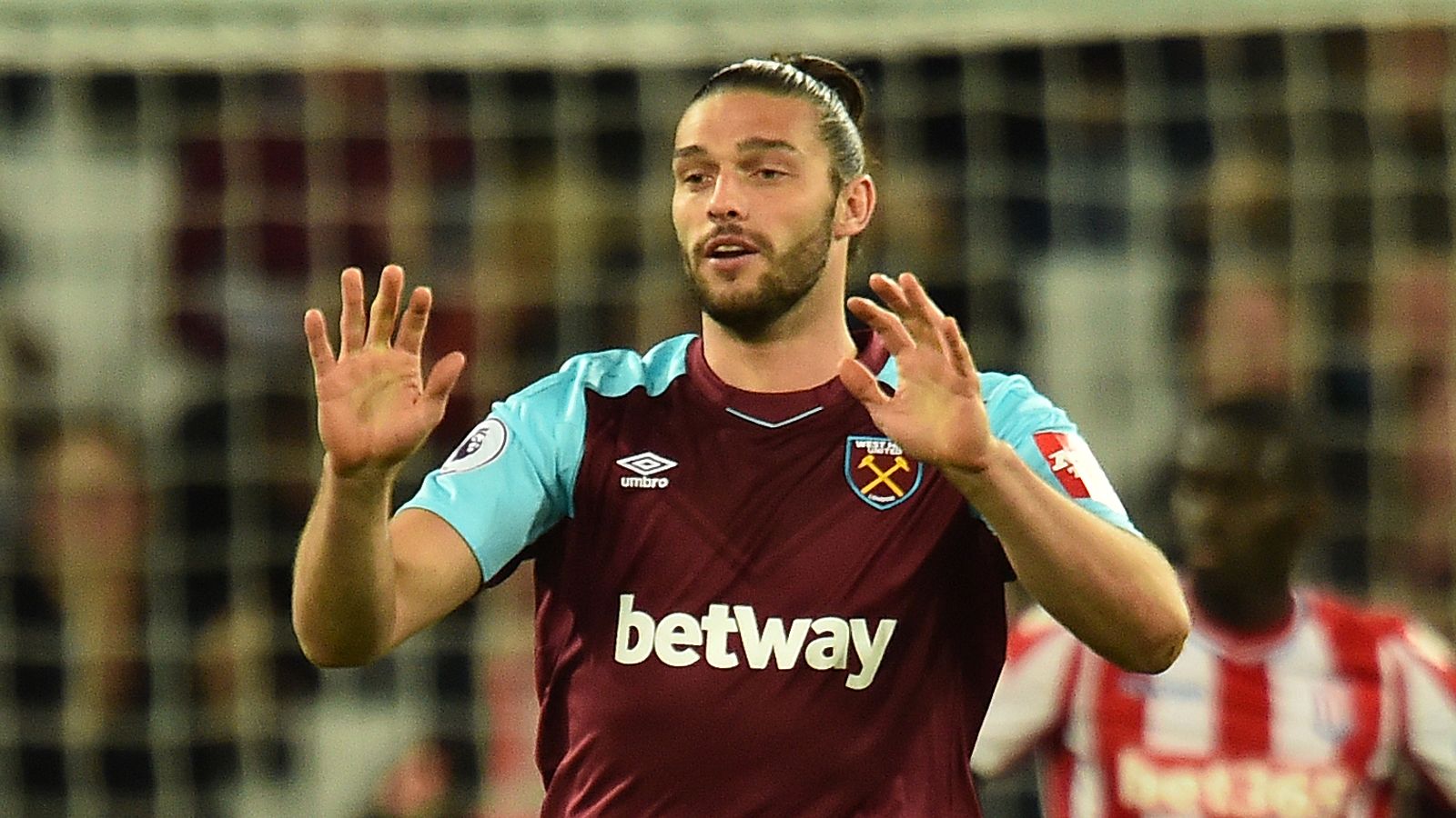 Andy Carroll returns to West Ham training after apologising to David ...