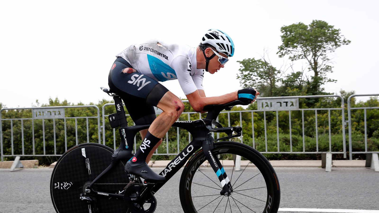 Chris Froome crashes in Giro d'Italia time-trial course recon ride in ...