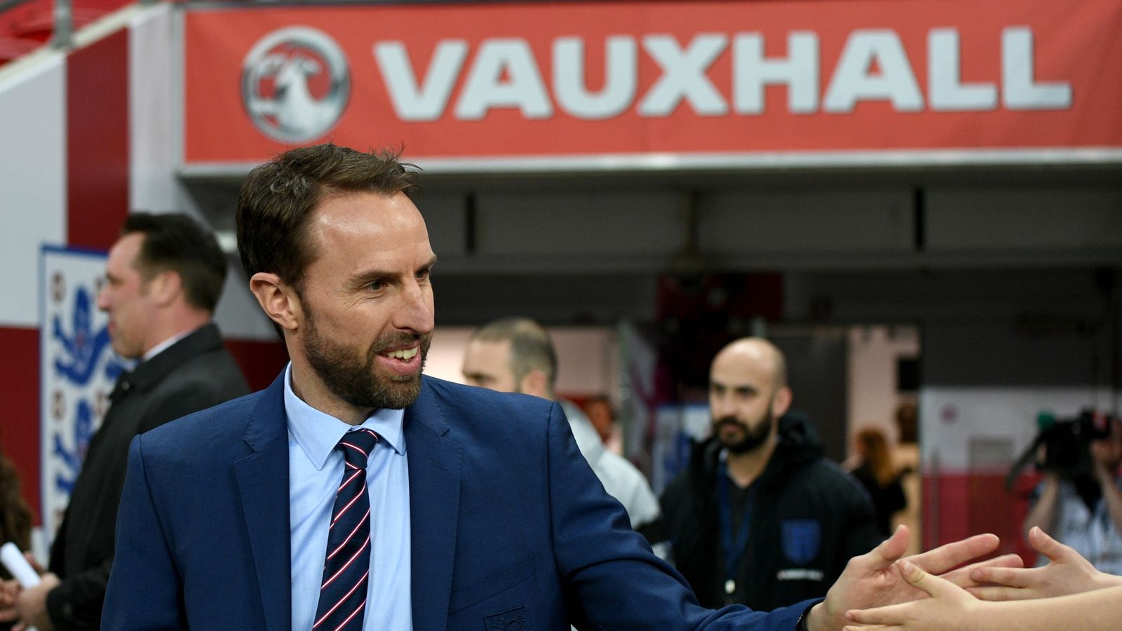 Gareth Southgate asks for England unity in open letter to supporters ...