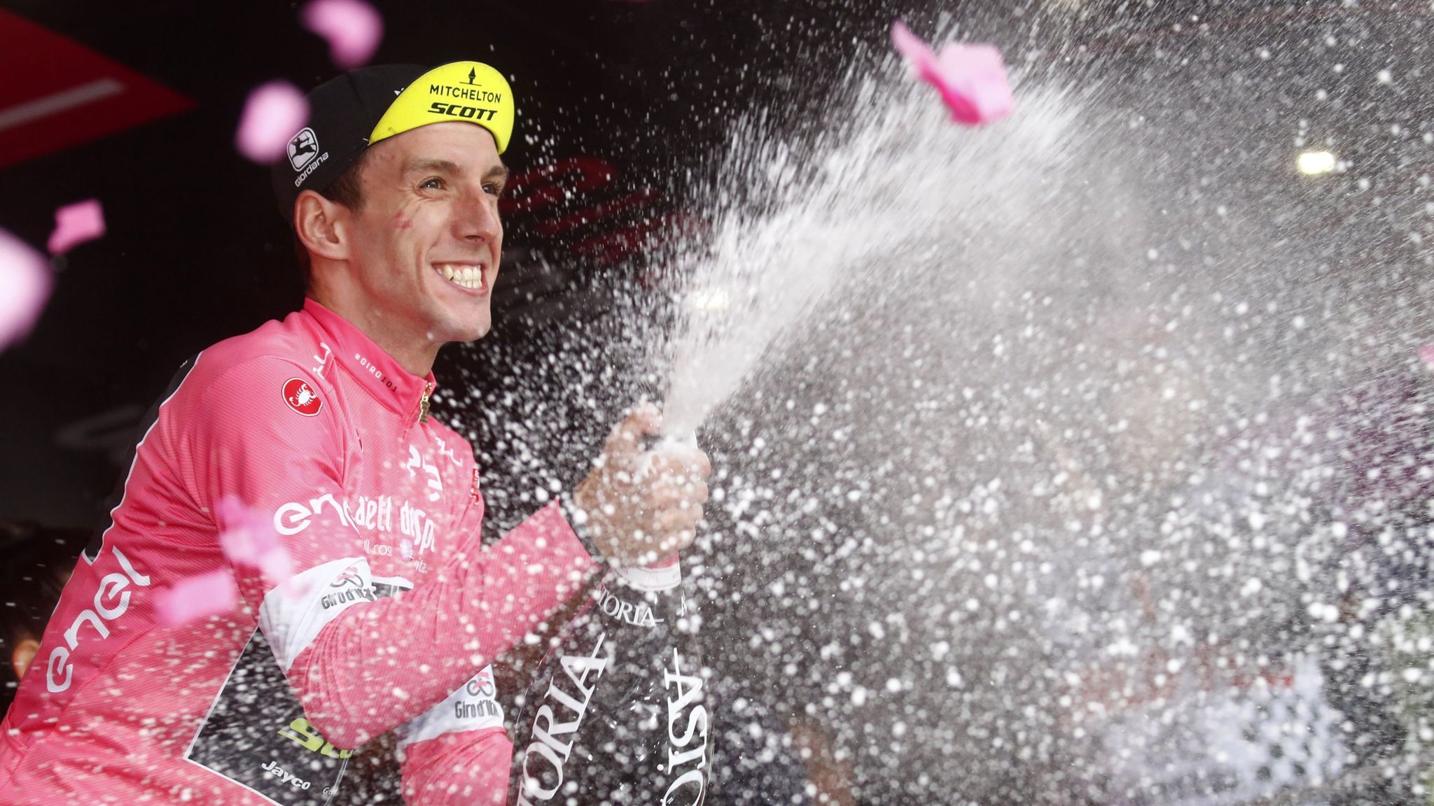 Simon Yates wins ninth stage of Giro d'Italia | Cycling News | Sky Sports