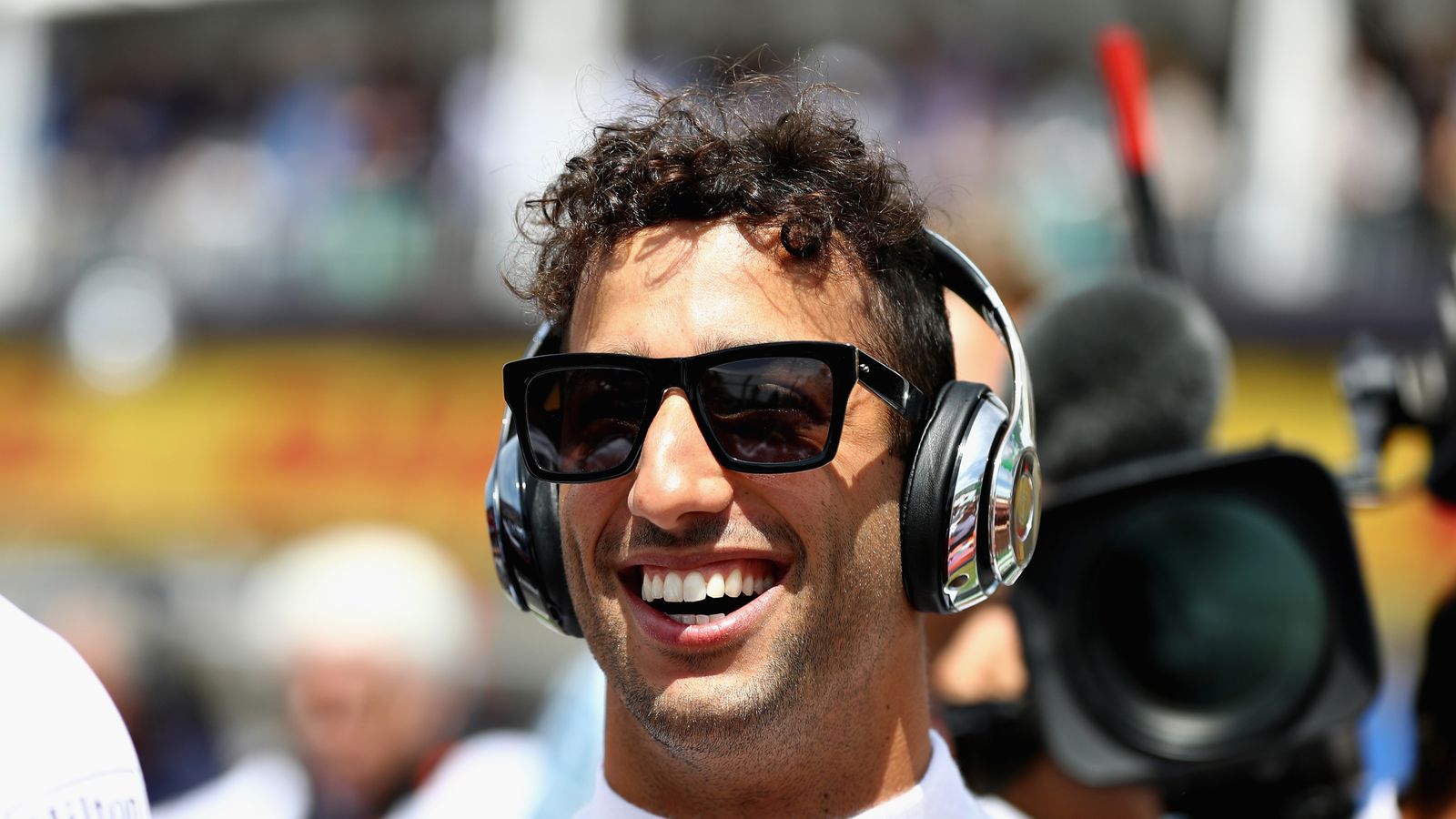 Daniel Ricciardo swerves rumours of big money McLaren offer | F1 News ...