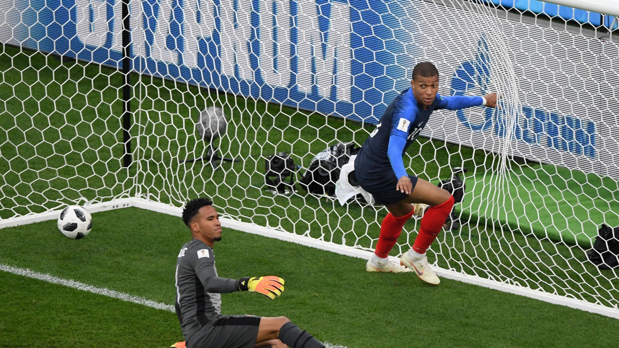 France 1-0 Peru: Kylian Mbappe's first World Cup goal fires France into ...