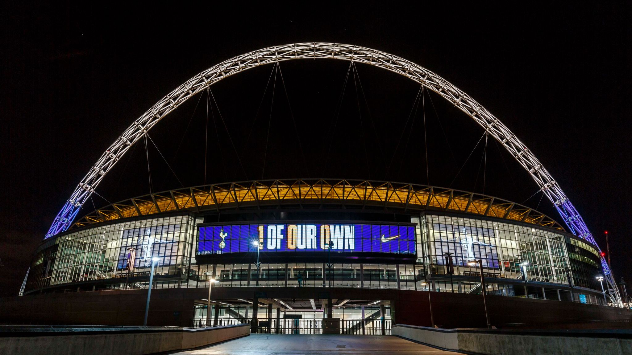 Tottenham mark 'historic moment' as turf is rolled out at new stadium ...