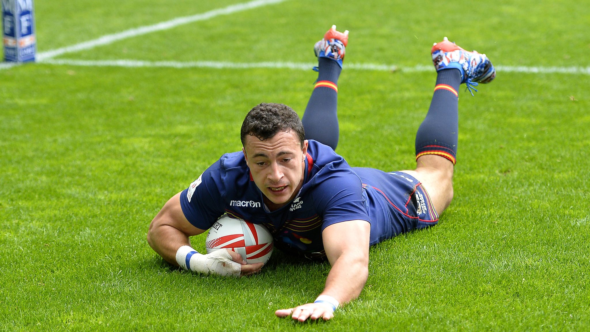 Edinburgh tie Damien Hoyland to new deal as Jamie Farndale deal makes ...