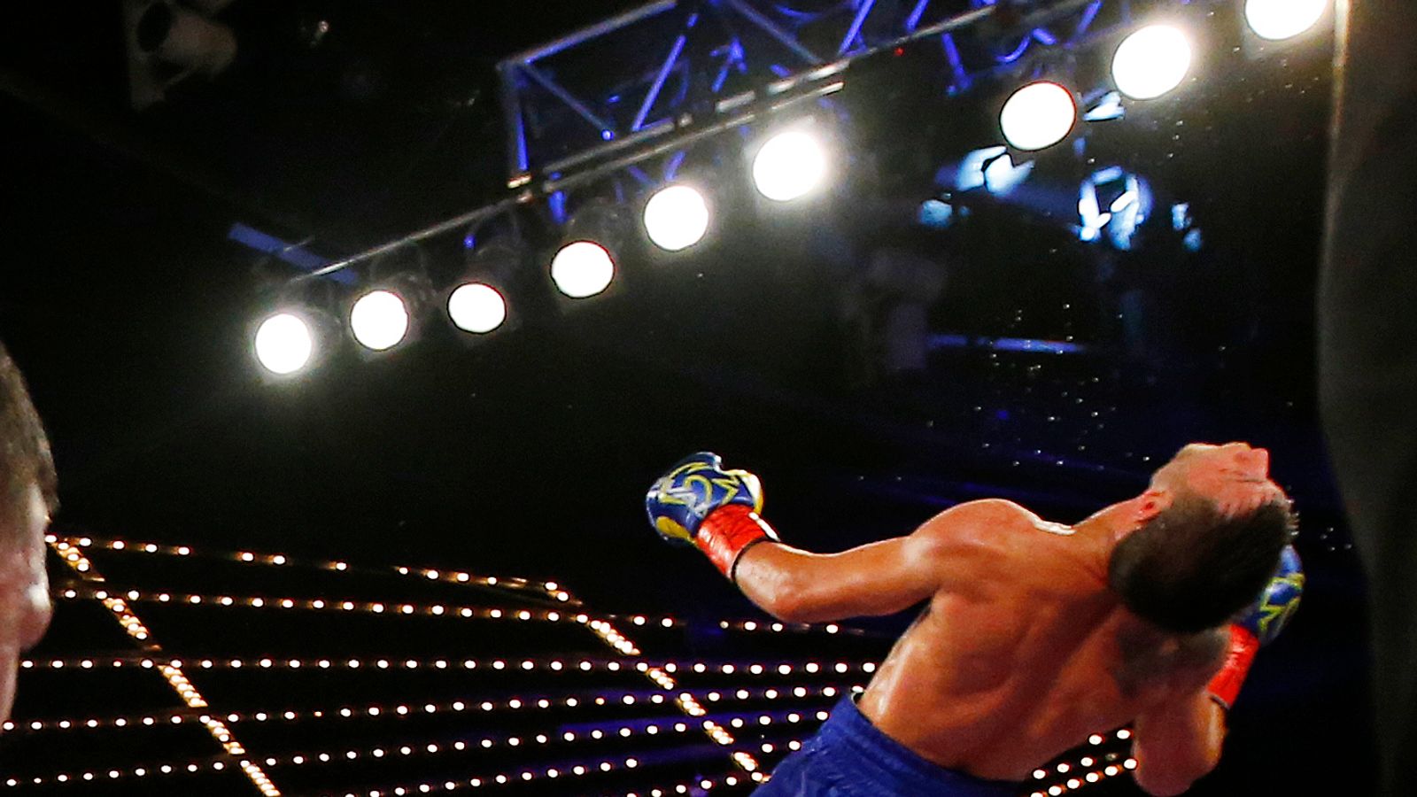 Watch Vasyl Lomachenko juggle, bounce on his knuckle and do a whole lot more in the gym | Boxing ...