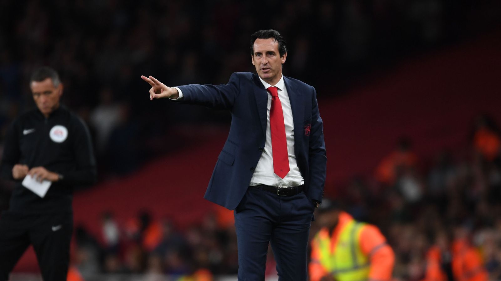 Arsenal head coach Unai Emery unfazed by Danny Welbeck future amid ...