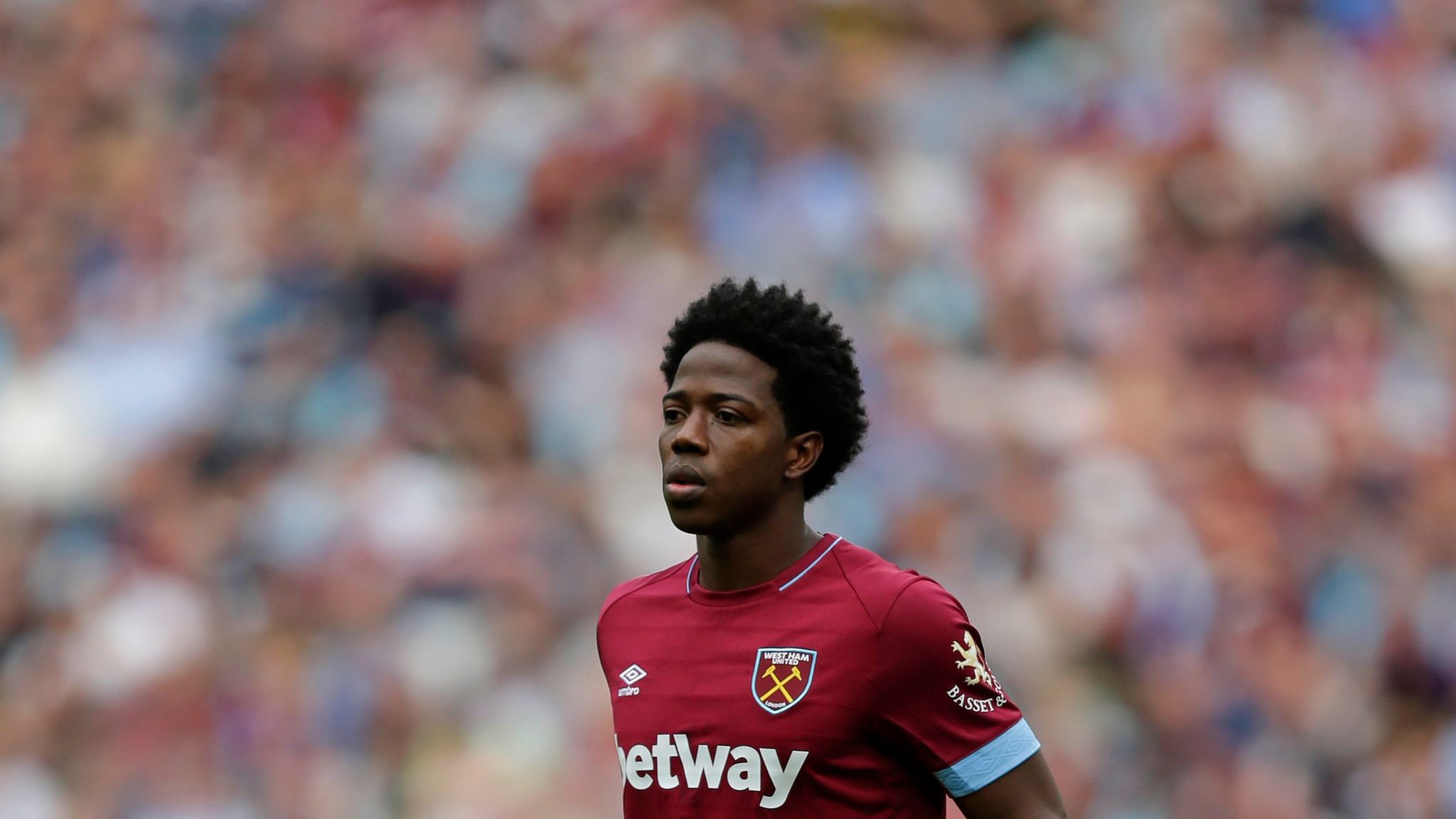 West Ham's Carlos Sanchez facing spell out with knee injury | Football ...