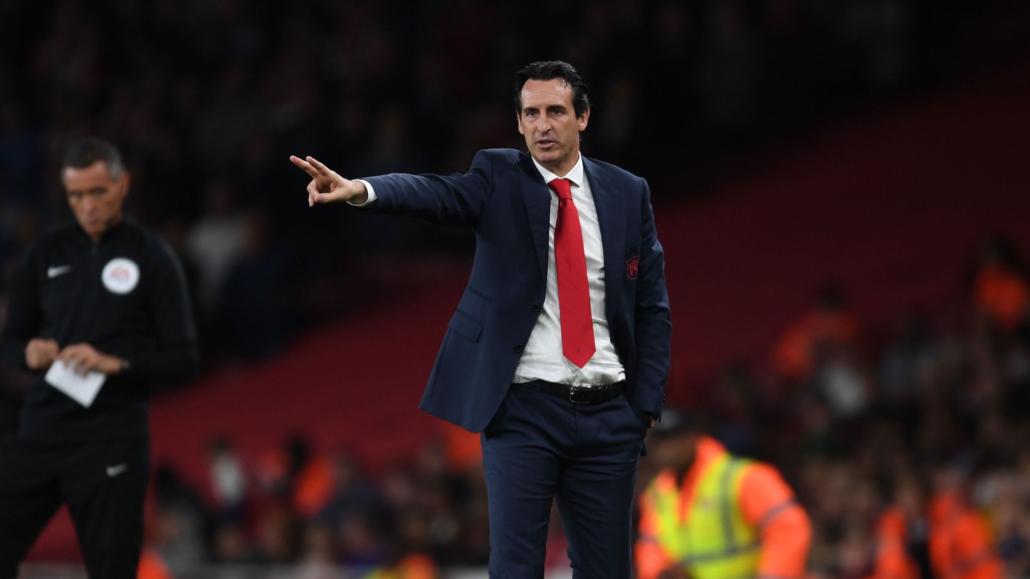 Arsenal head coach Unai Emery unfazed by Danny Welbeck future amid ...