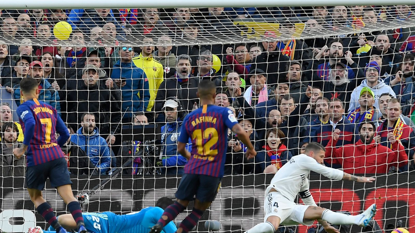 Barcelona 5 - 1 Real Madrid - Match Report & Highlights