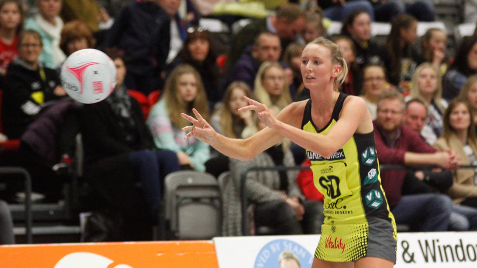 Emma Dovey commits to Manchester Thunder for 2019 Vitality Netball ...