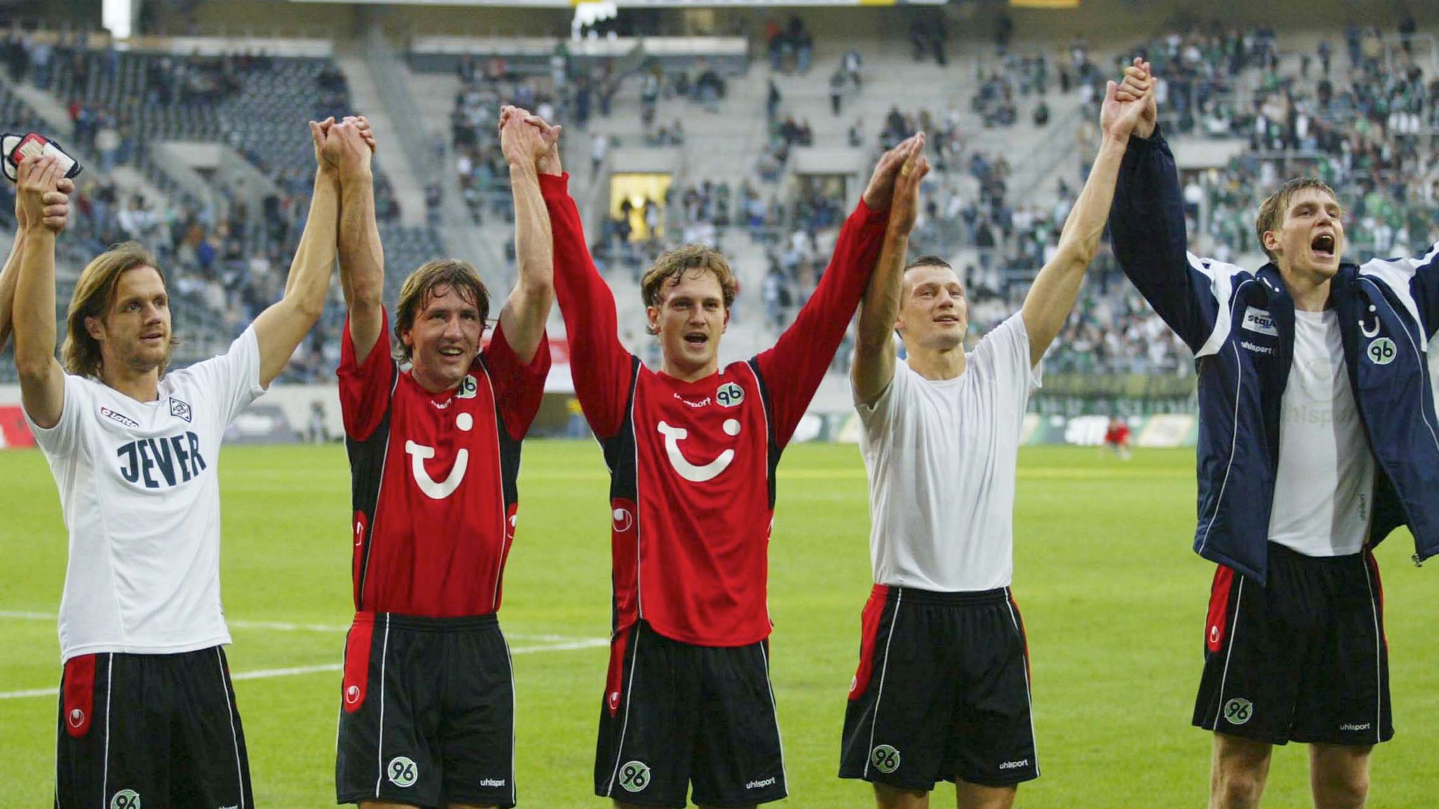 Barnsley boss Daniel Stendel on his high-pressing style and Per ...