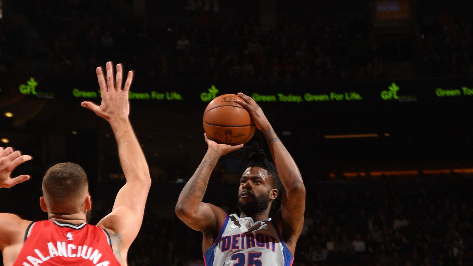 Detroit Pistons' Reggie Bullock hits buzzer-beater to sink Toronto ...