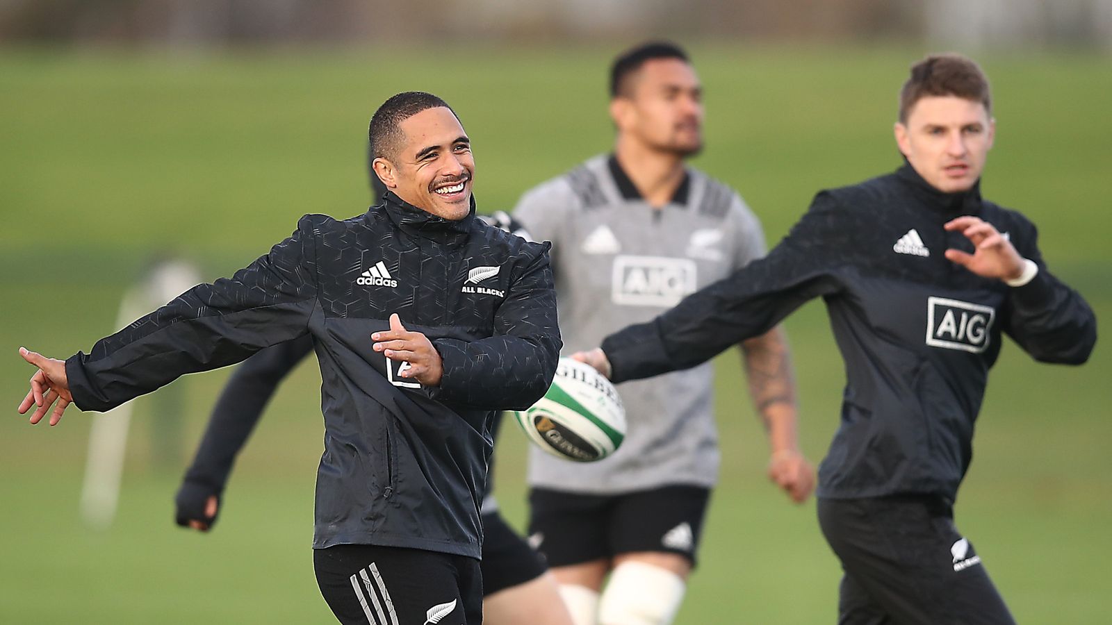 All Blacks scrum-half Aaron Smith re-signs with New Zealand until 2021 ...