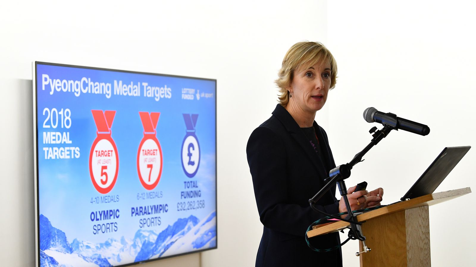 Gareth Southgate 'the future of football coaching', says Chelsea Warr ...