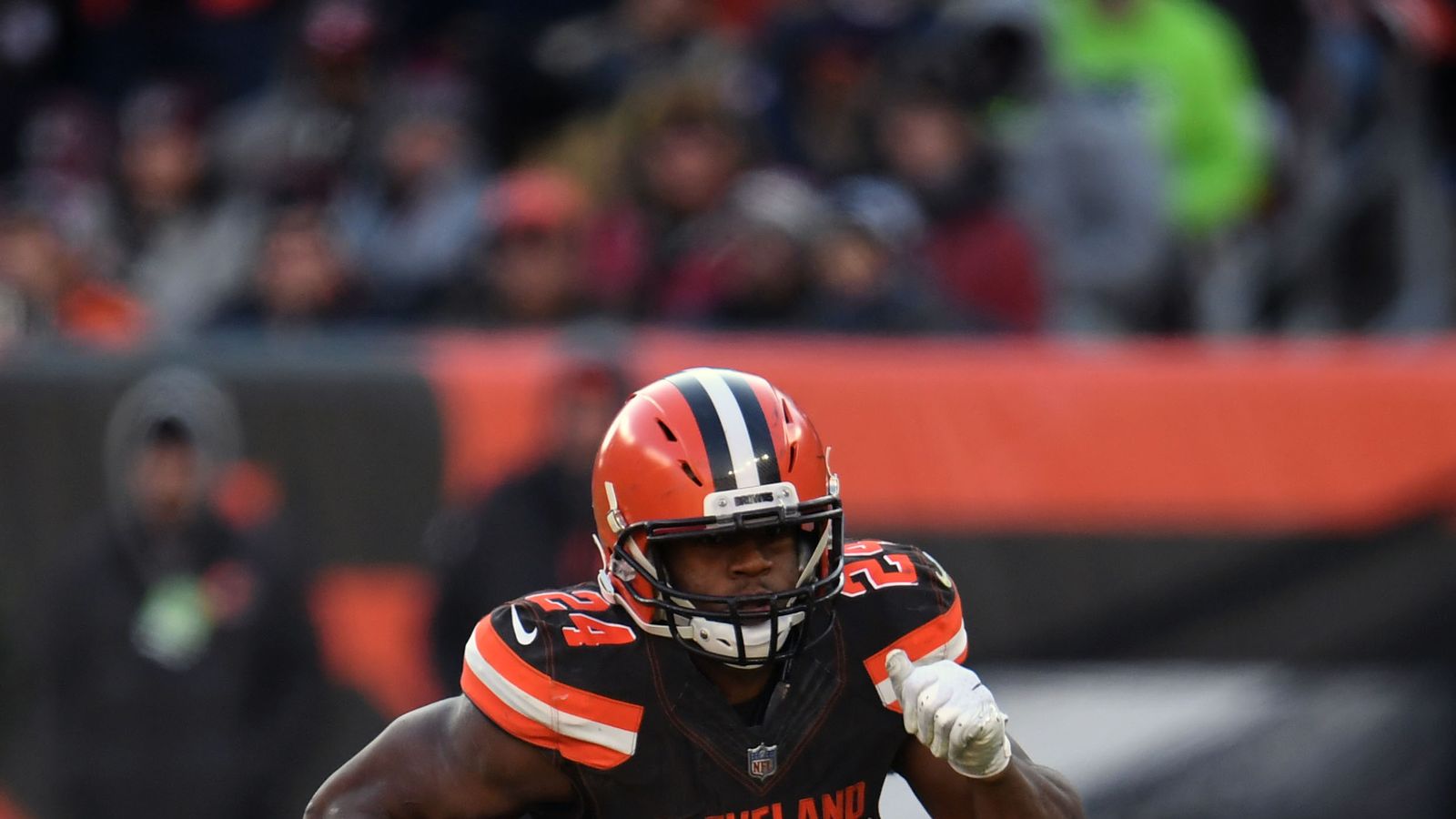 NFL Team of Week 10 featuring Nick Chubb, Ben Roethlisberger and ...