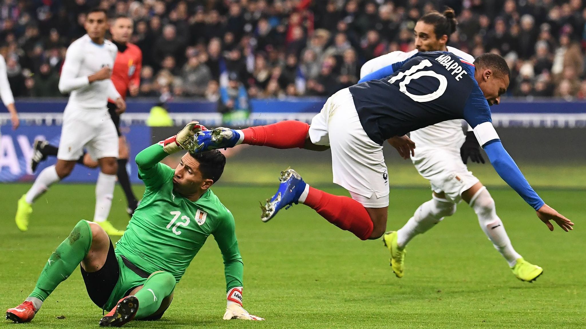 Kylian Mbappe, Neymar injury concerns for PSG ahead of Liverpool clash ...