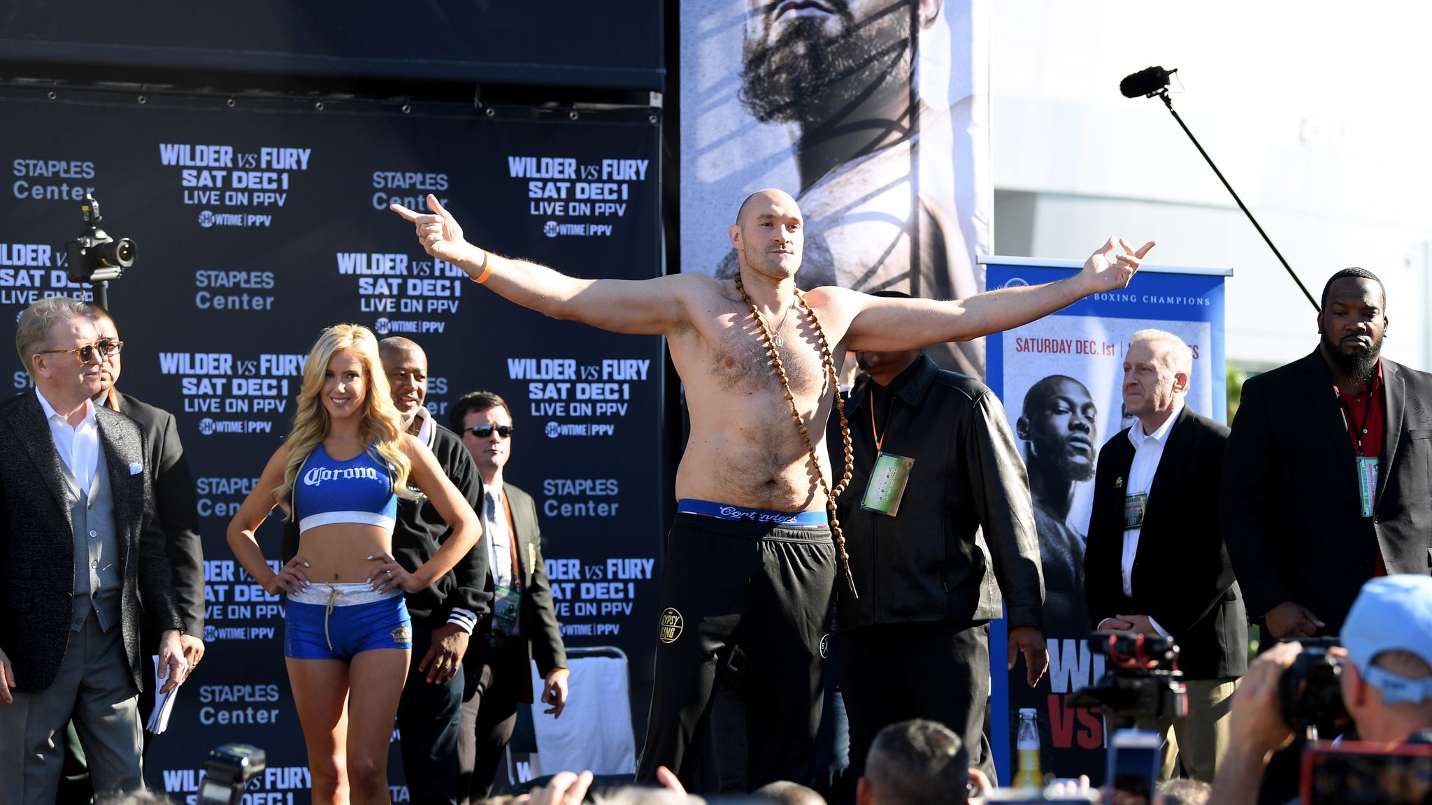 Wilder vs Fury: Tyson Fury three stone heavier than Deontay Wilder ...