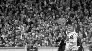 St Helens pay tribute to former player John Mantle, who died on Sunday ...