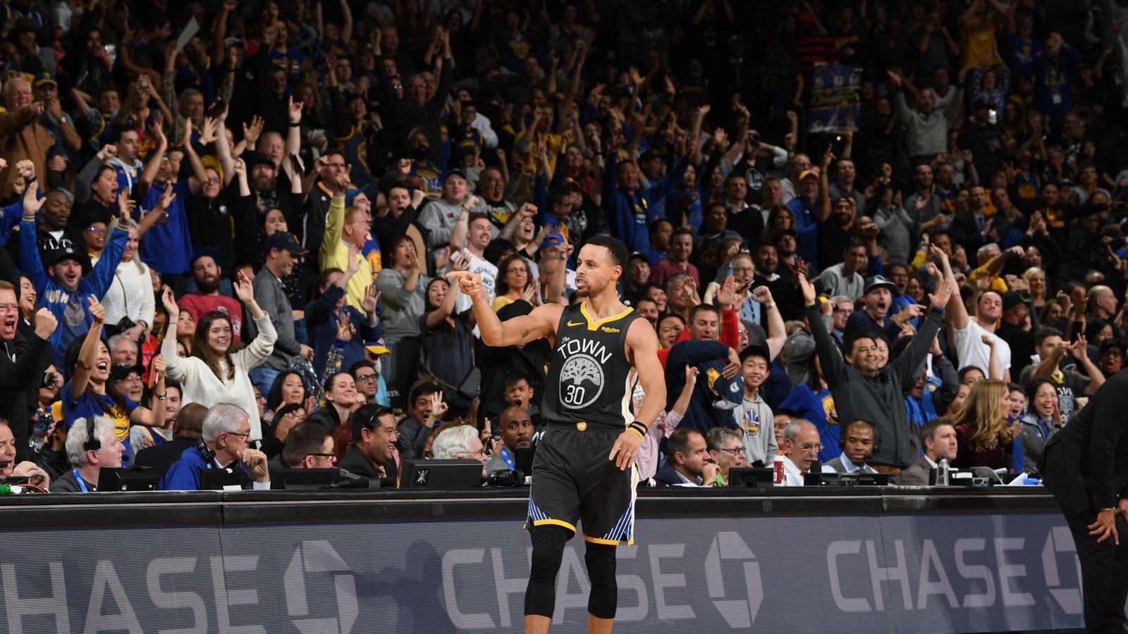 Stephen Curry hits last-second lay-up to defeat Clippers | NBA News ...