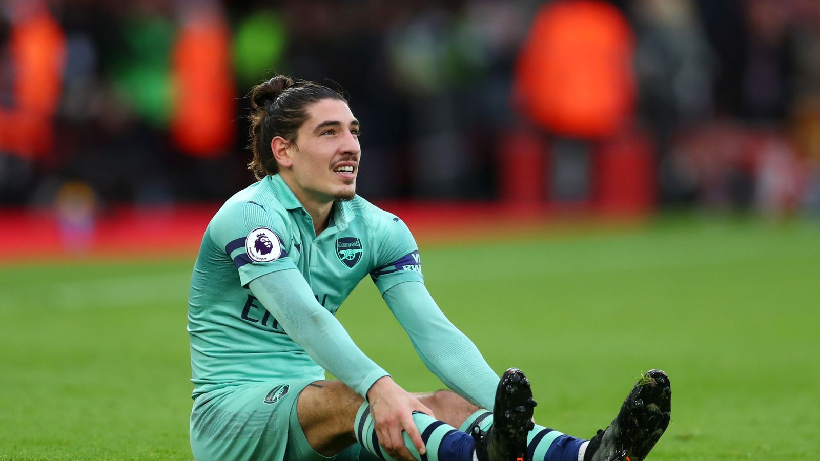 Arsenal's Hector Bellerin will be out for 'weeks', says Unai Emery ...