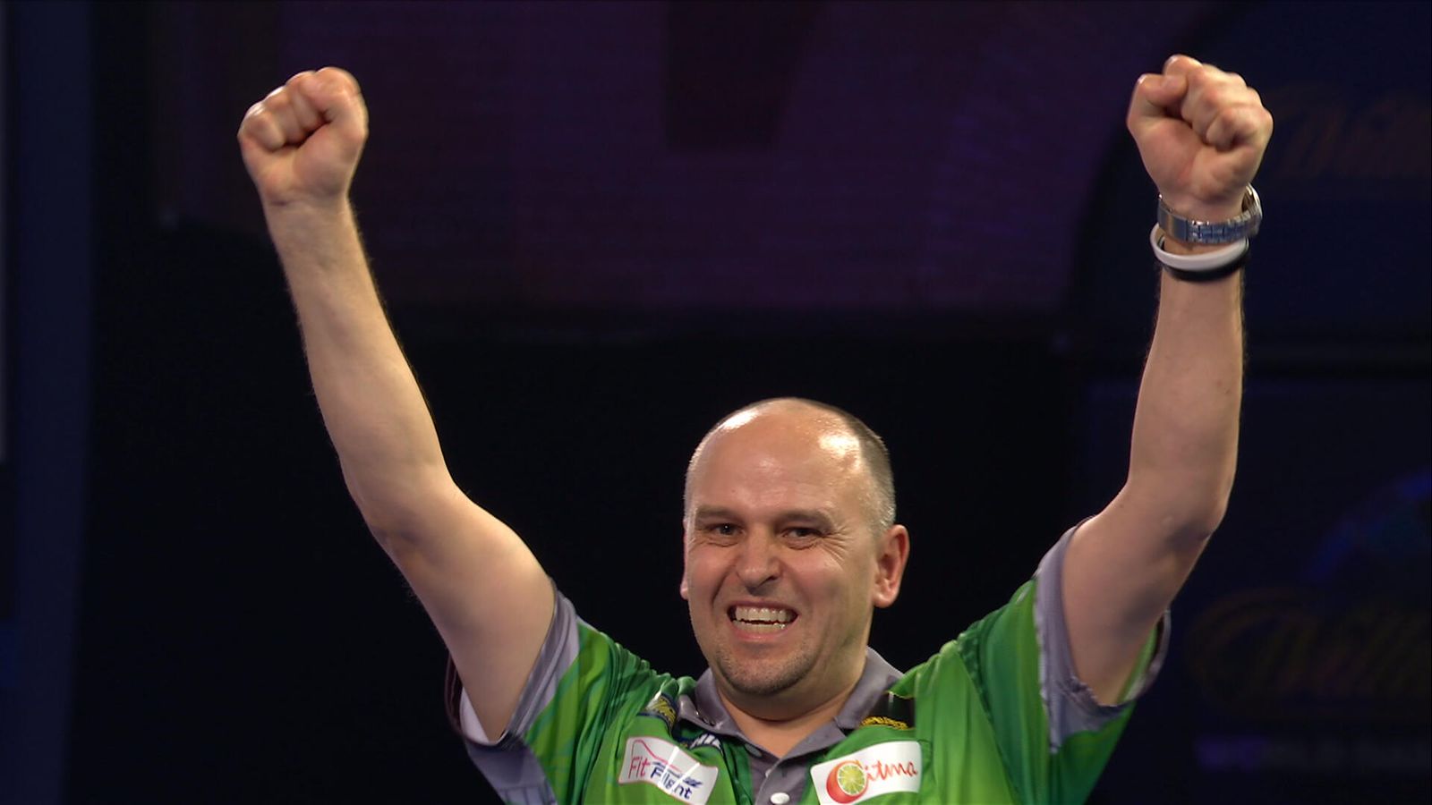 Raymond van Barneveld shocked by Darius Labanauskas at World Darts ...