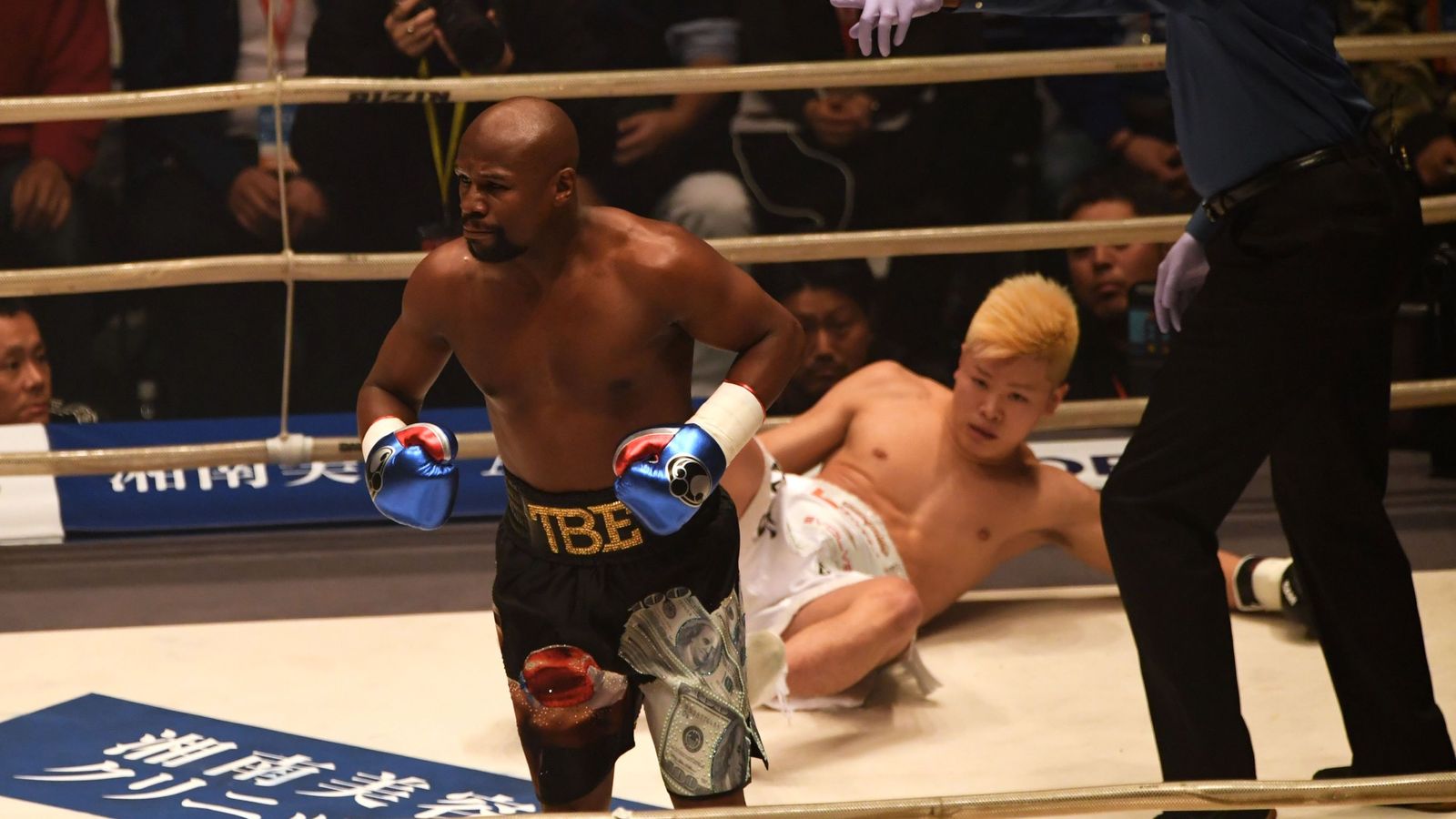 Floyd Mayweather knocks down Japanese kickboxer Tenshin Nasukawa three ...