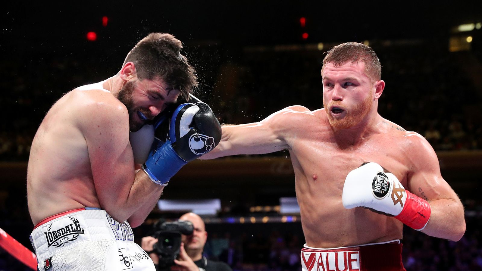 Alvarez vs Fielding: Saul 'Canelo' Alvarez stops Rocky Fielding in ...