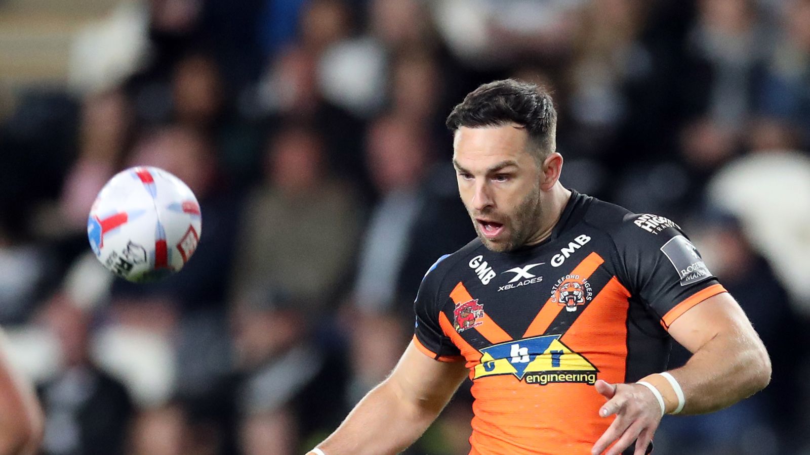 Castleford to seek salary cap relief to replace injured Luke Gale ...