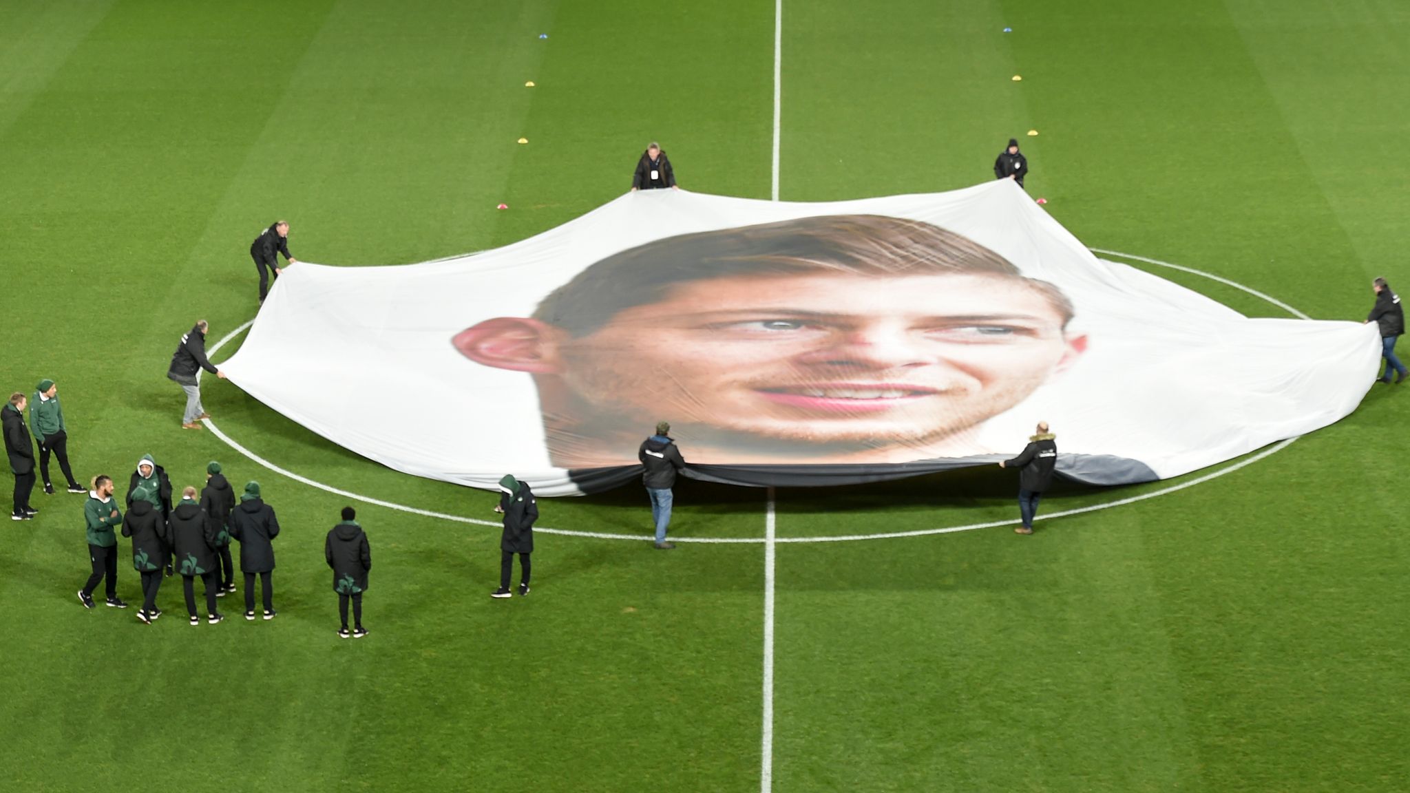 Nantes pay tribute to Emiliano Sala before Ligue 1 match with Saint ...