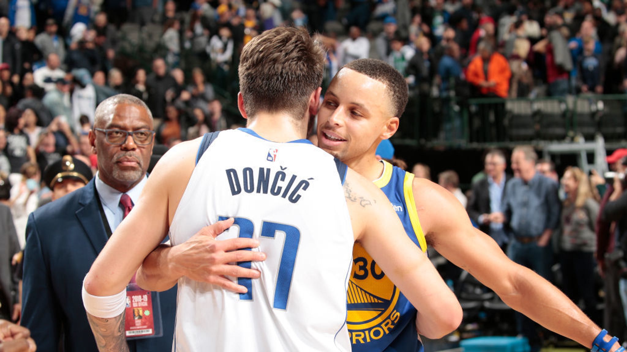 Stephen Curry scores 48 points and hits 11 three-pointers as Golden State Warriors beat Dallas ...