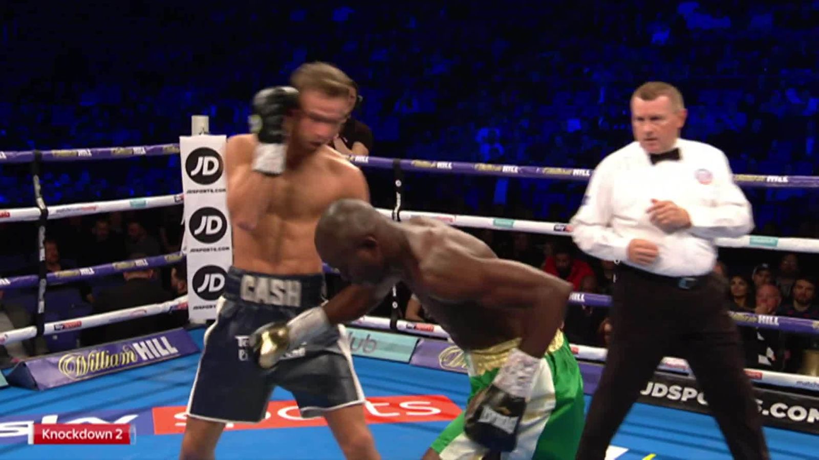 Felix Cash claims Commonwealth middleweight belt with first round ...