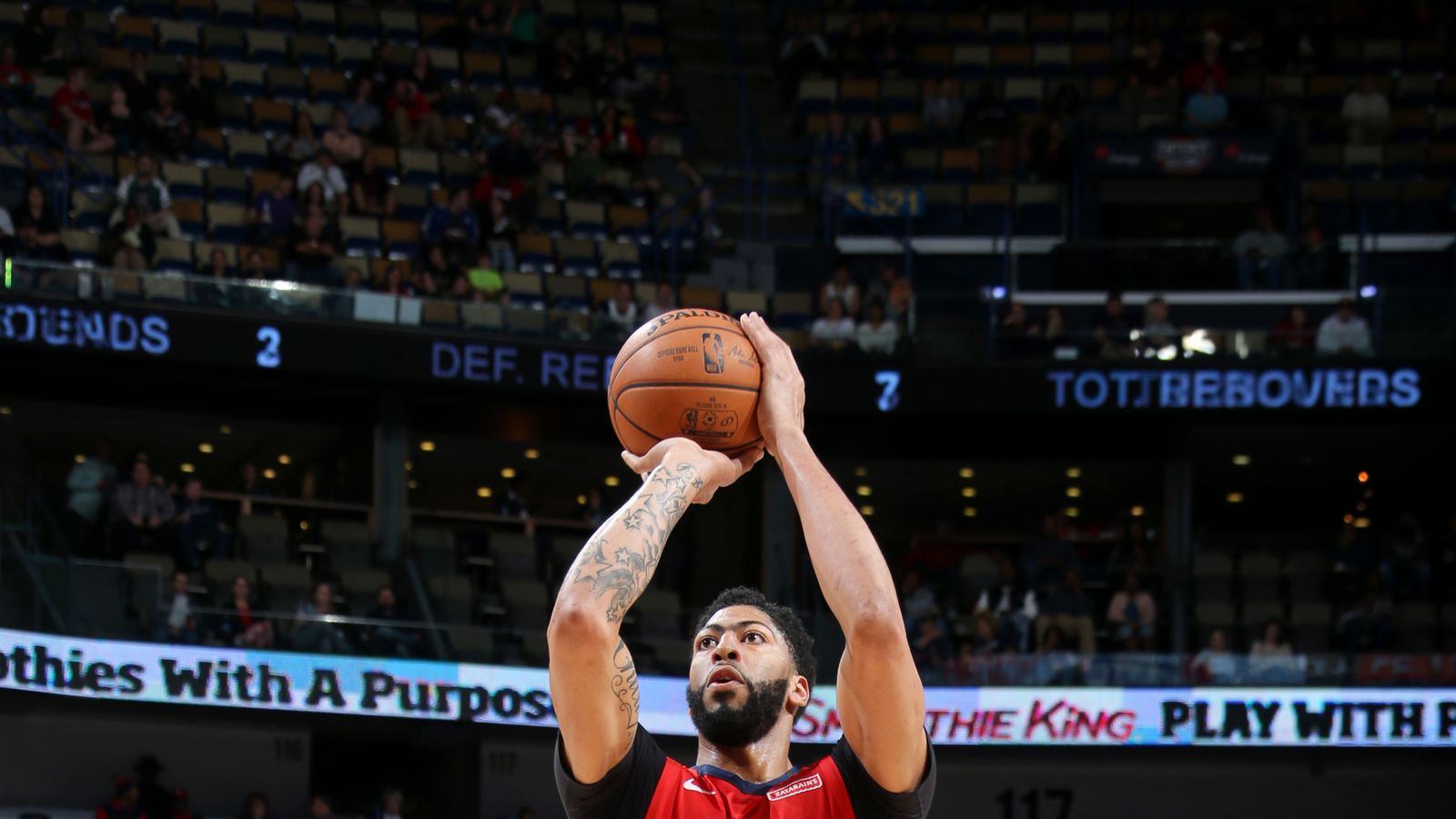 Anthony Davis' Pelicans return day to day after MRI shows muscle bruise ...