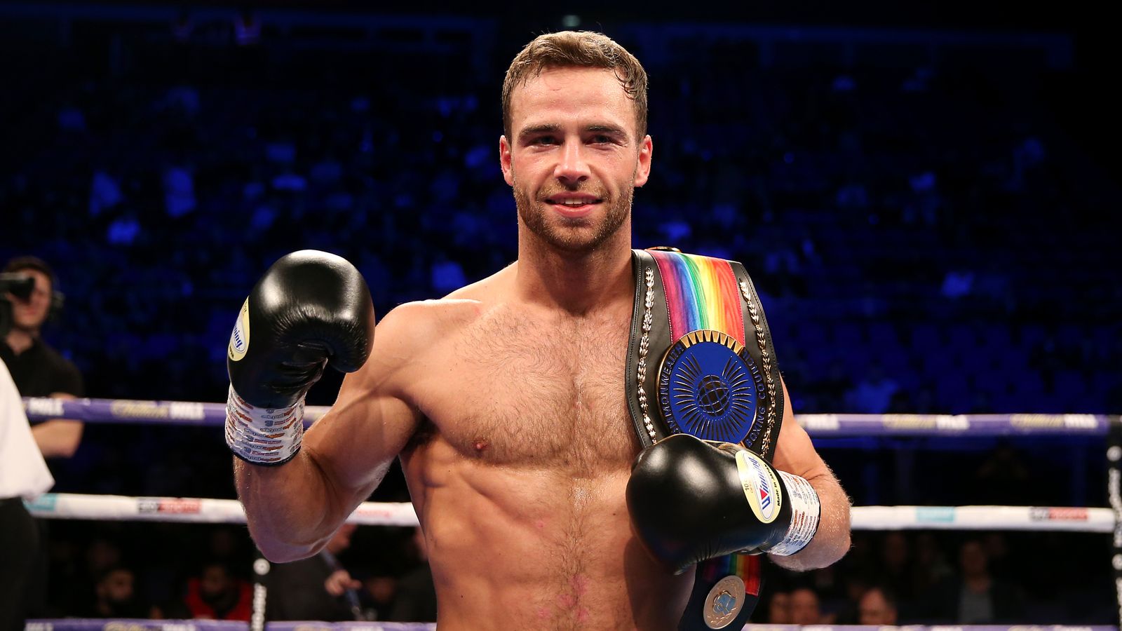 Felix Cash claims Commonwealth middleweight belt with first round ...