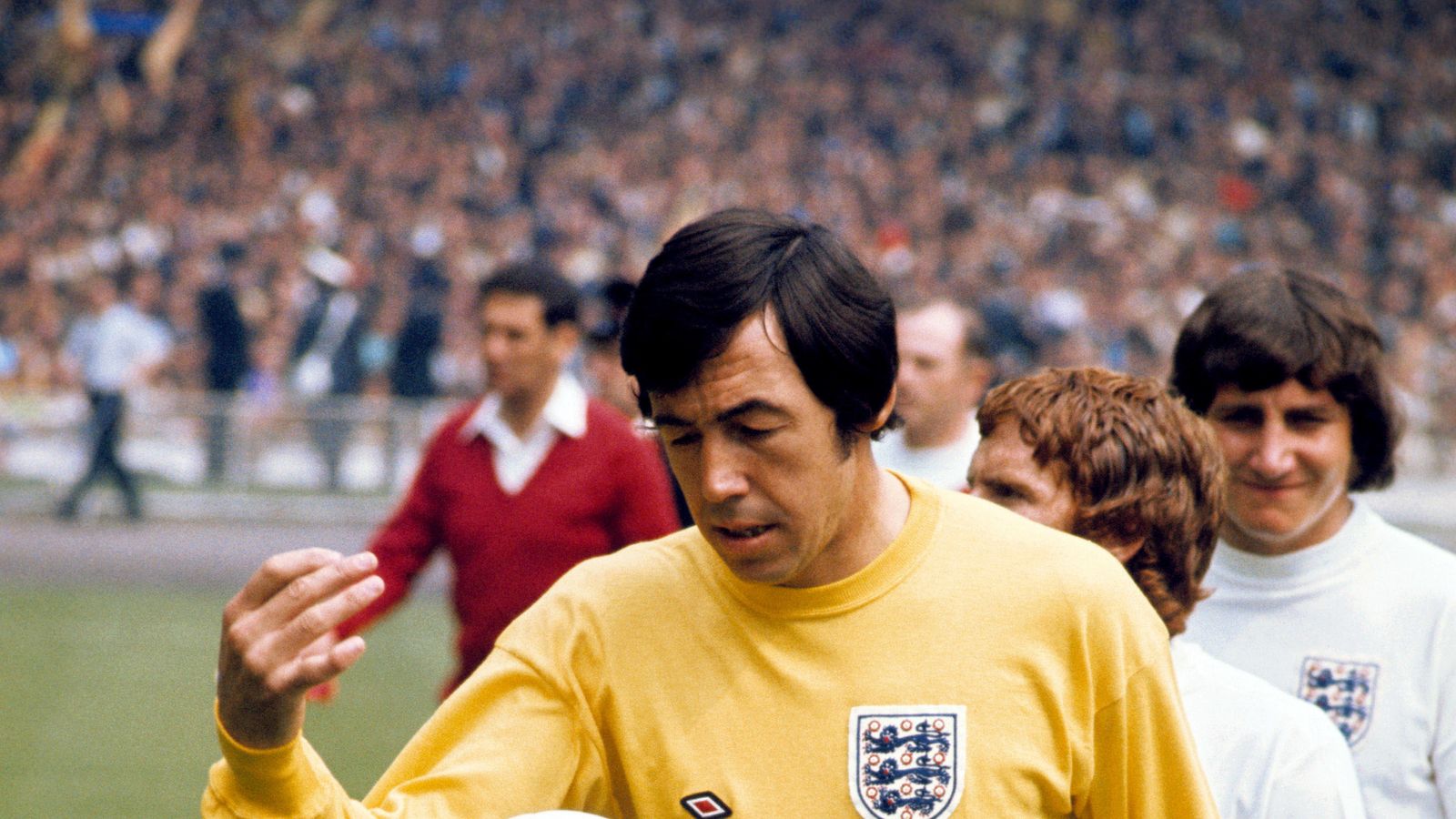 Gordon Banks 1937-2019: England's World Cup winner remembered ...