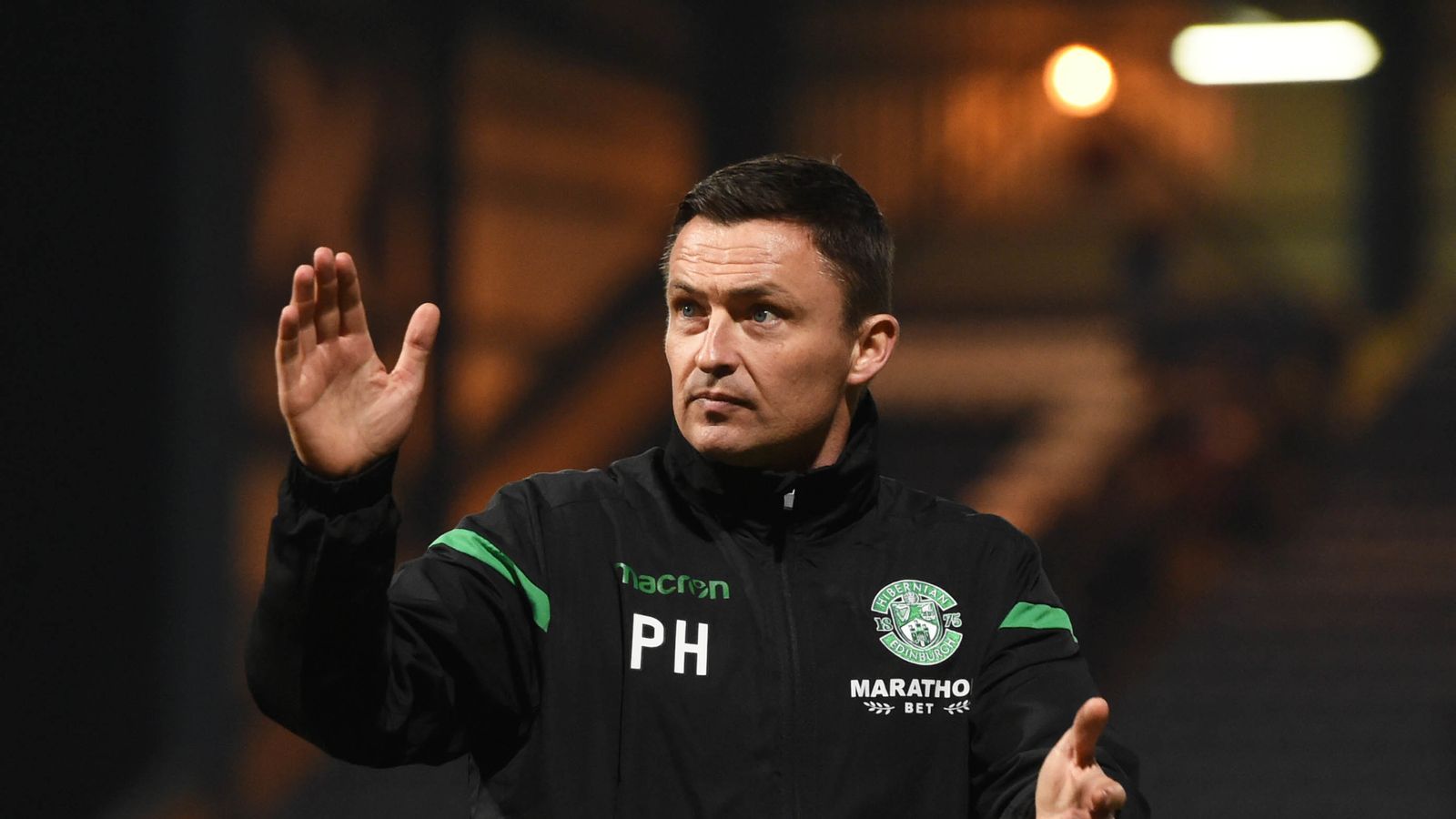 Hibernian boss Paul Heckingbottom wins Scottish Premiership award ...
