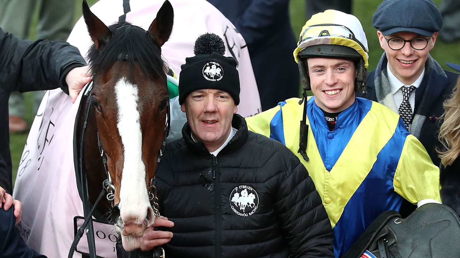 Boodles Hurdle joy for classy Band Of Outlaws | Racing News | Sky Sports