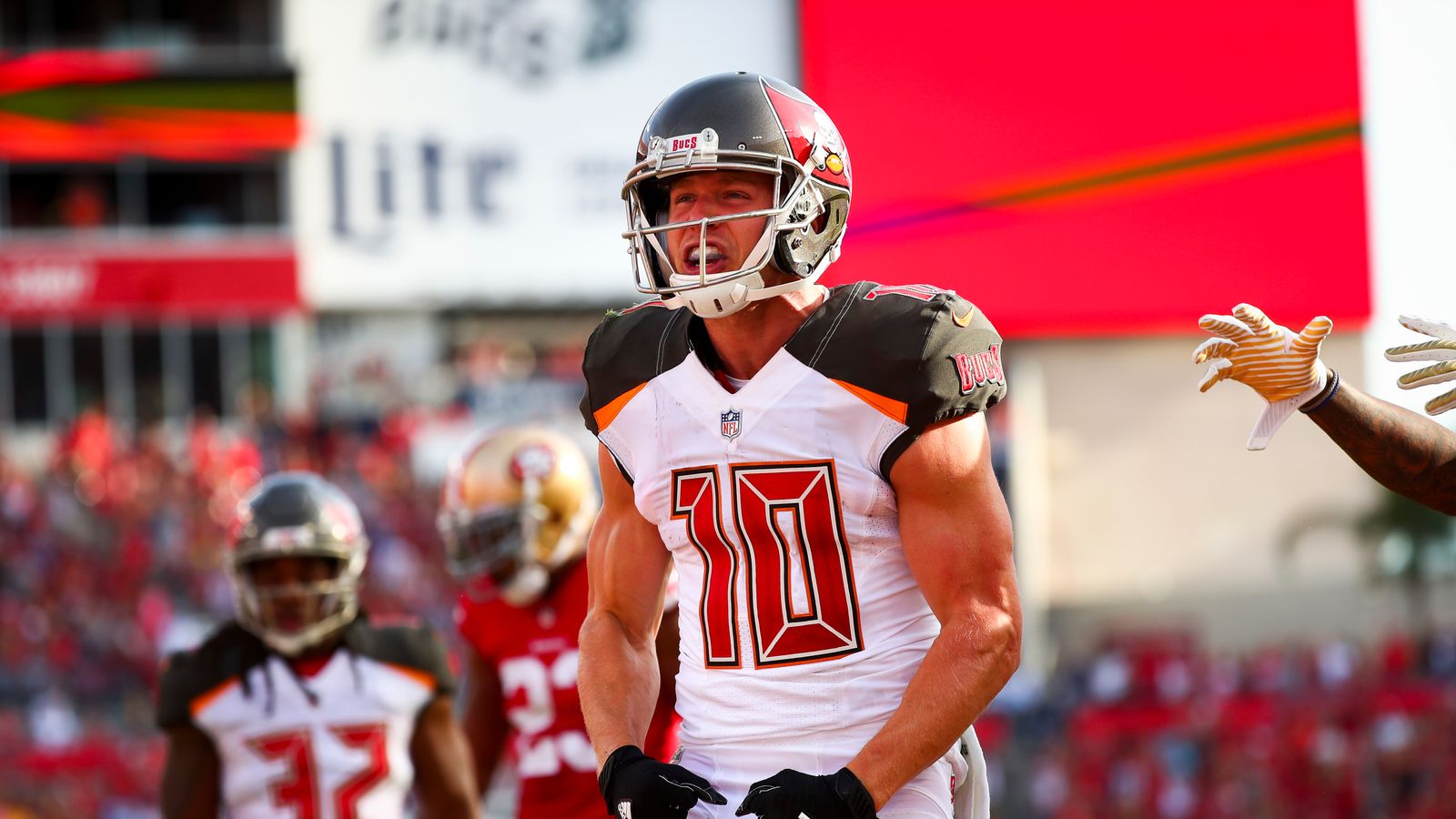 Tennessee Titans agree deals with wide receiver Adam Humphries and ...