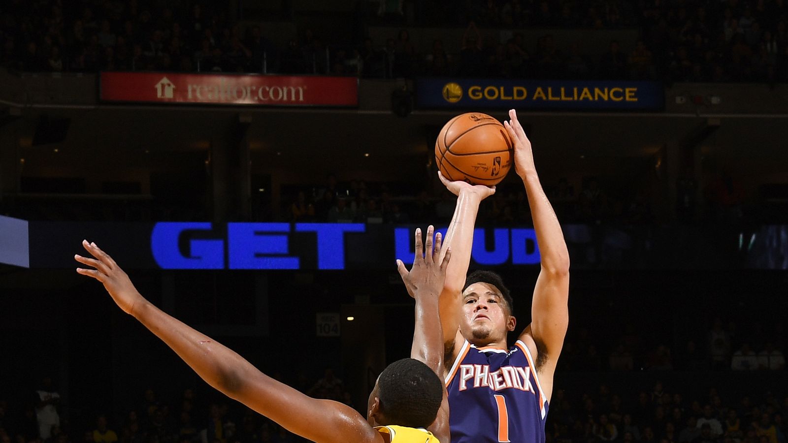 Devin Booker stars with 37 points in Phoenix Suns victory over Golden ...