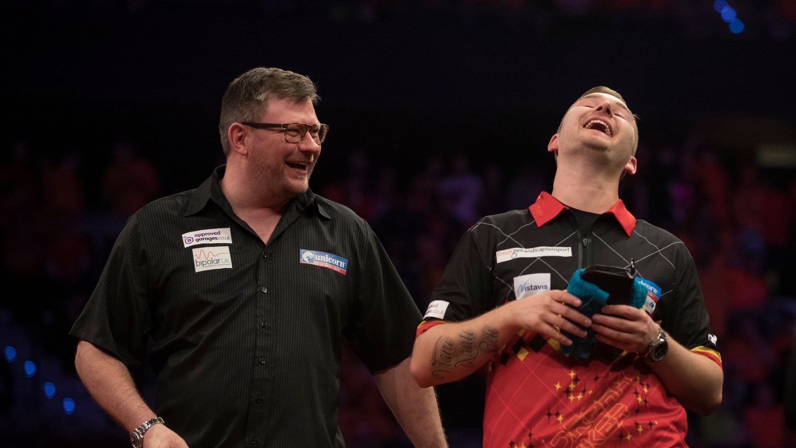 Premier League Darts: Draught causes James Wade and Dimitri Van den ...