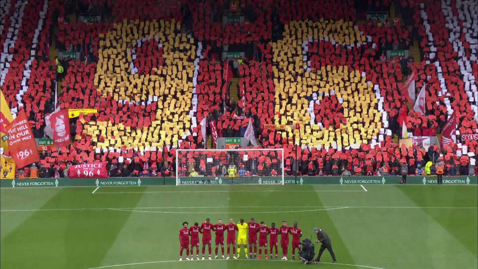 Anfield pays tribute | Football News | Sky Sports