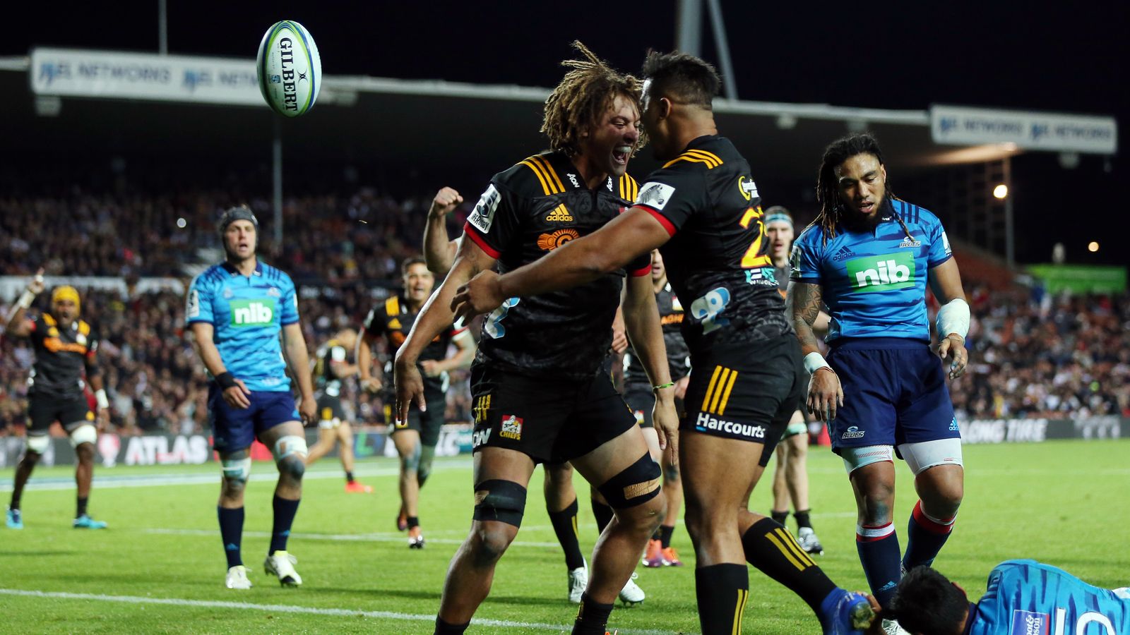 Super Rugby: Chiefs end Blues' winning streak, Jaguares hammer Sharks ...