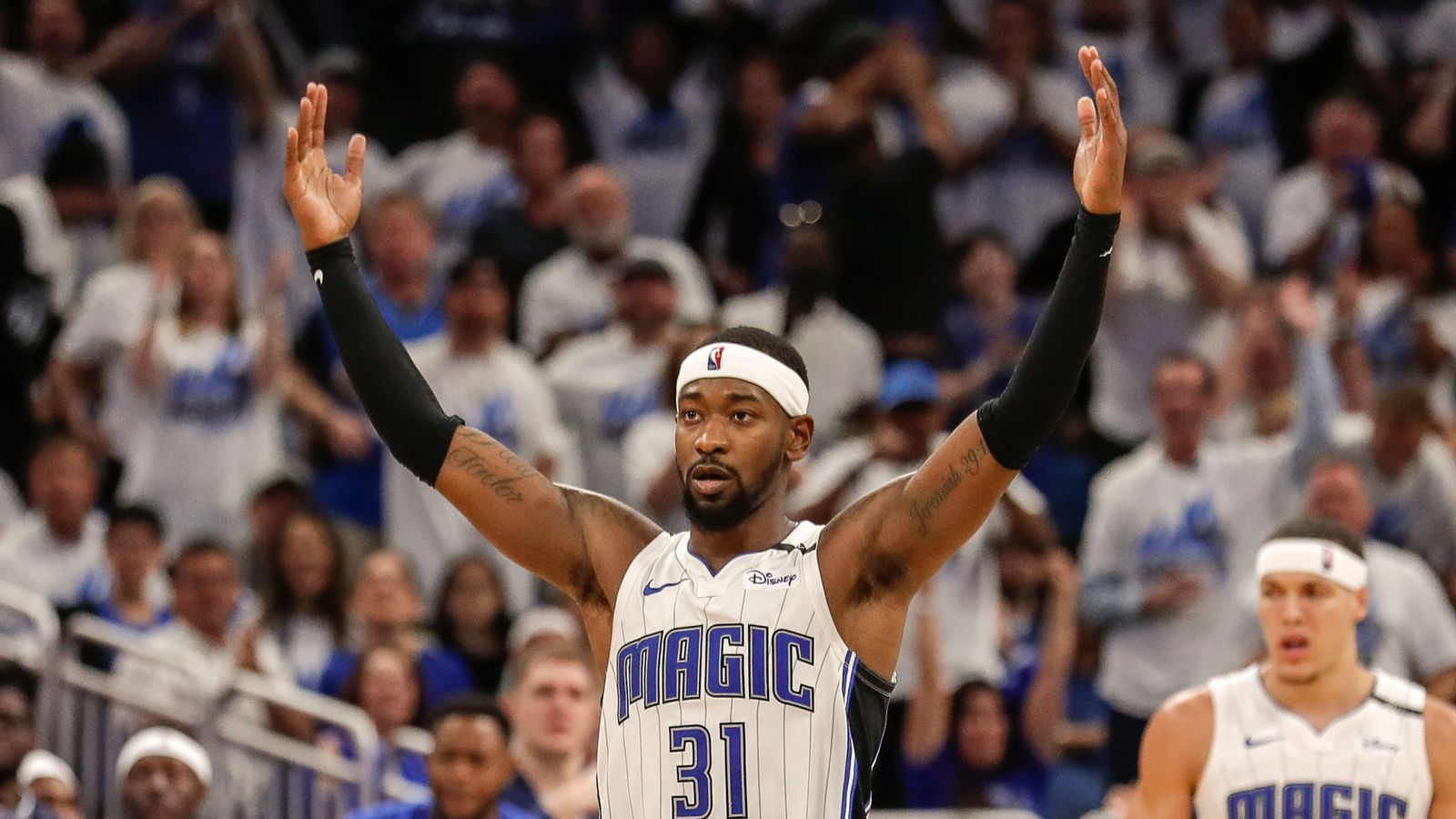 Terrence Ross beats half-time buzzer with halfcourt heave in Magic Game ...