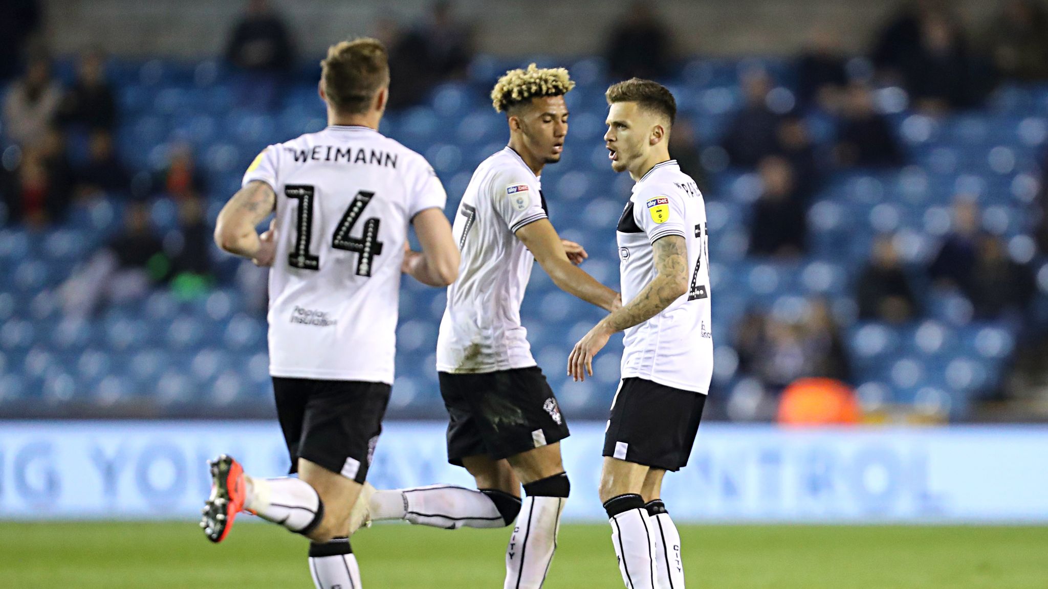 Millwall 1-2 Bristol City: Robins keep play-off hopes alive with ...