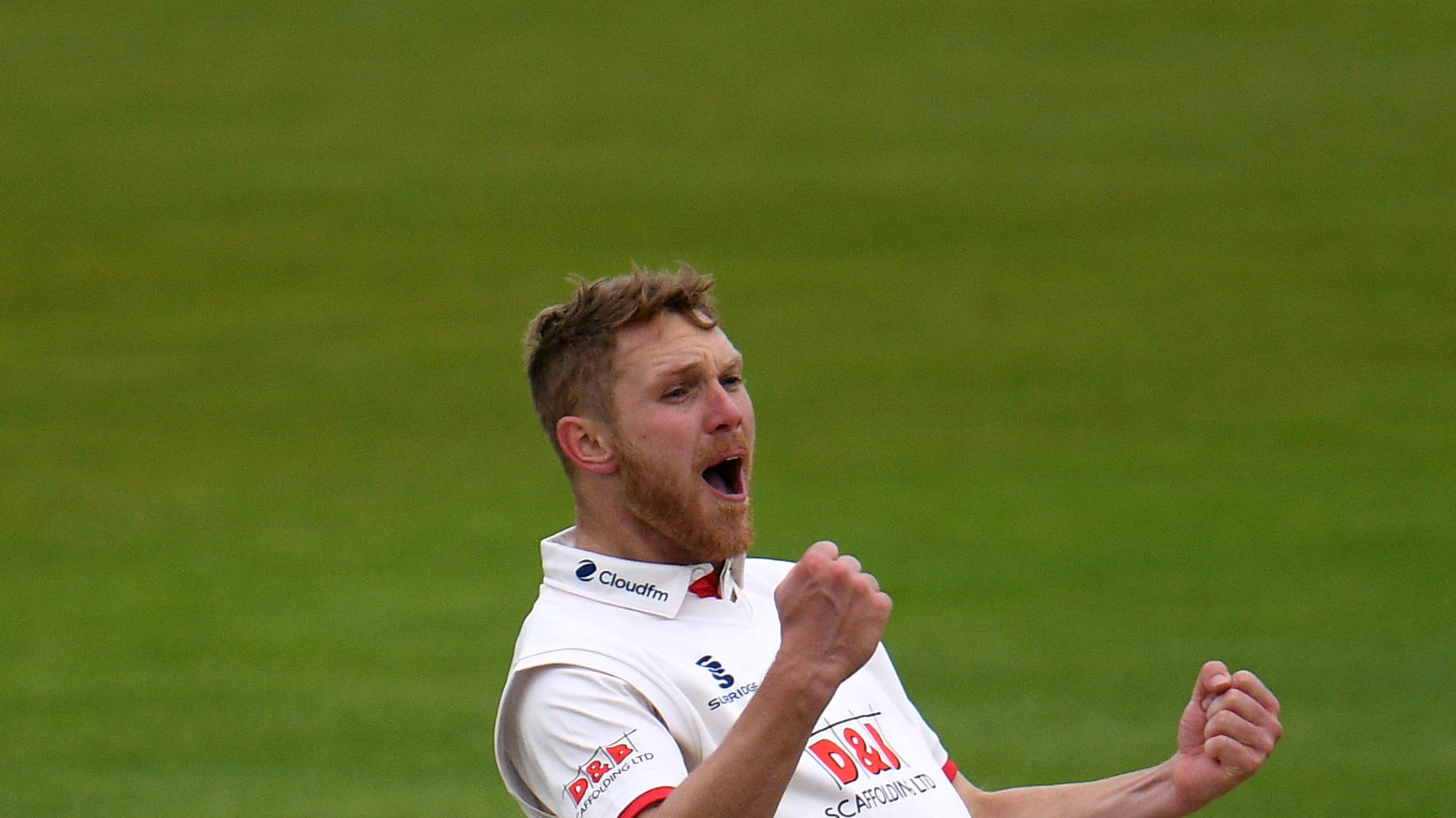 Essex dismiss leaders Somerset cheaply to take charge of County ...
