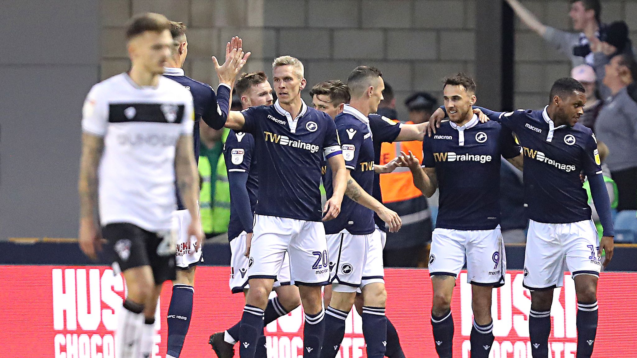 Millwall 1-2 Bristol City: Robins keep play-off hopes alive with ...