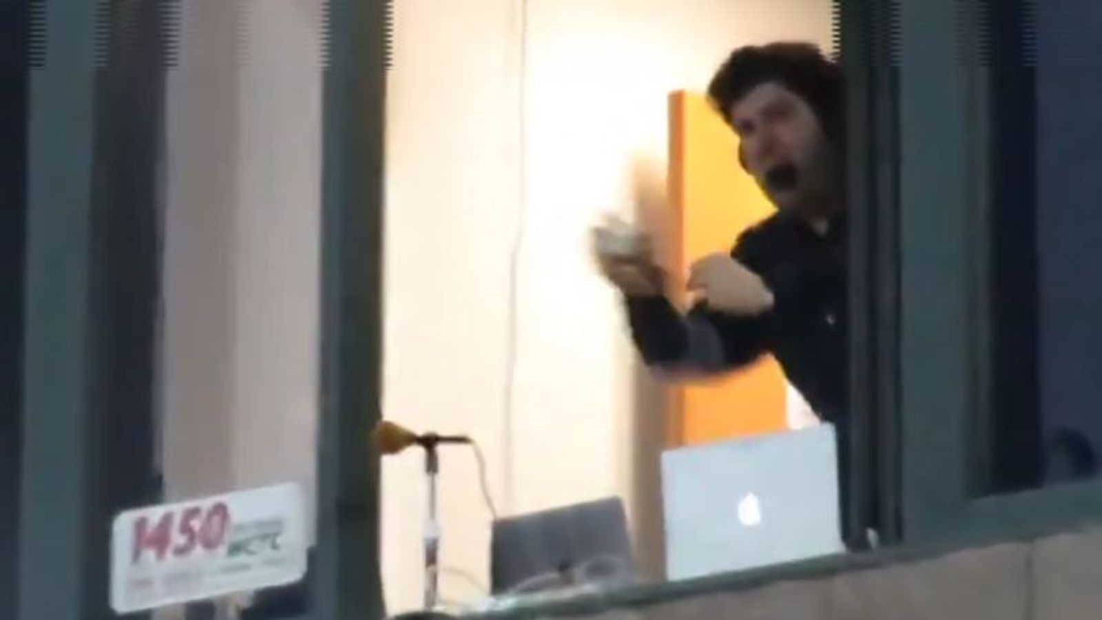 Watch baseball commentator Marc Schwarz catch foul ball at Somerset ...