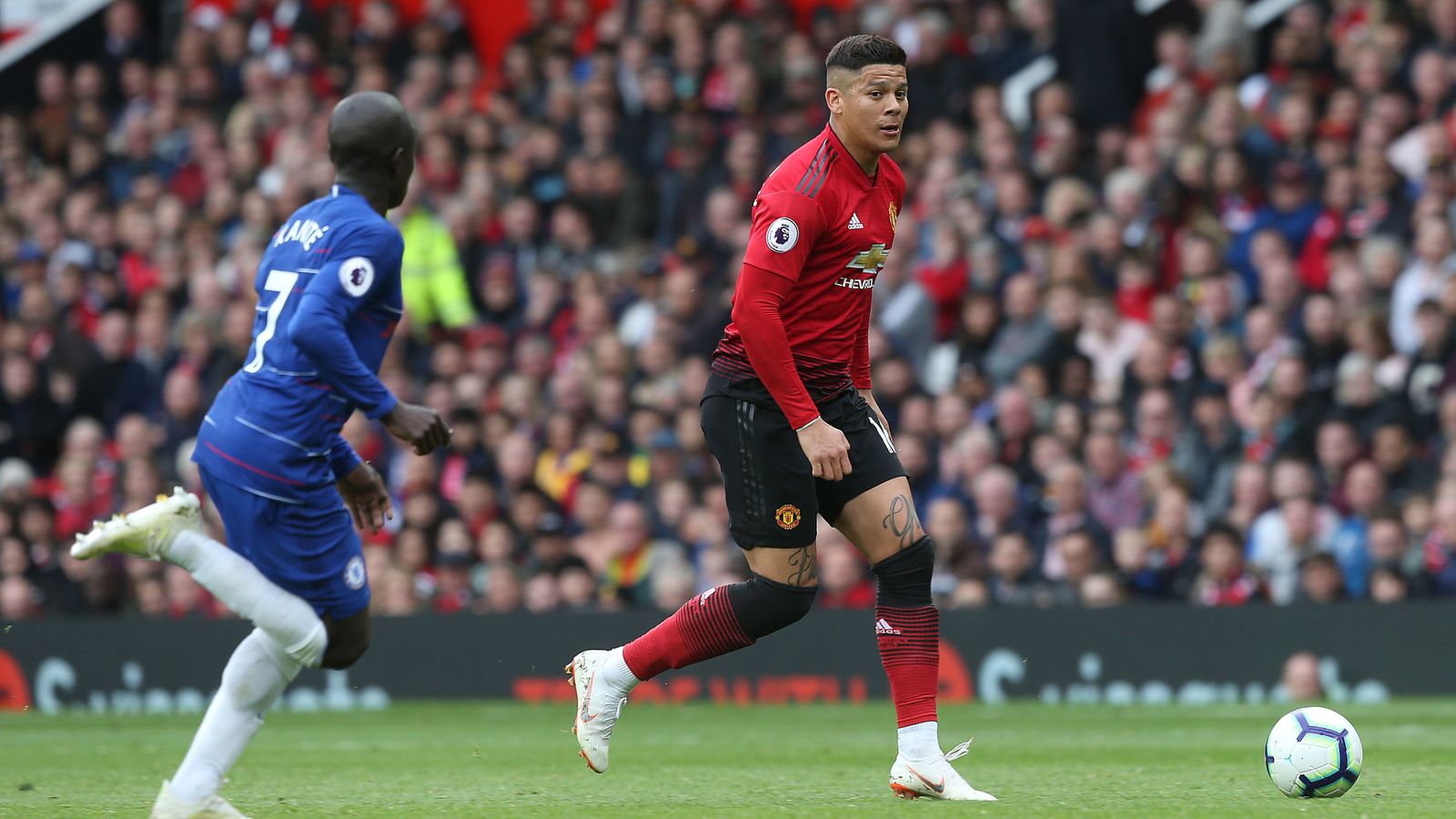 Manchester United's Marcos Rojo wants to stay at Old Trafford ...