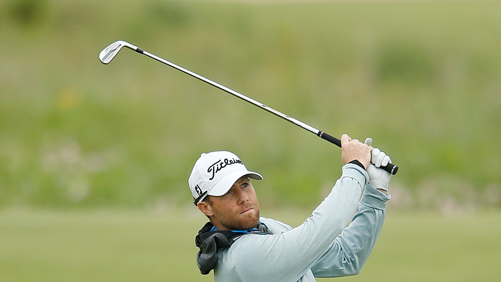 Tyler Duncan's errant approach hits his wife in the head in Dallas ...