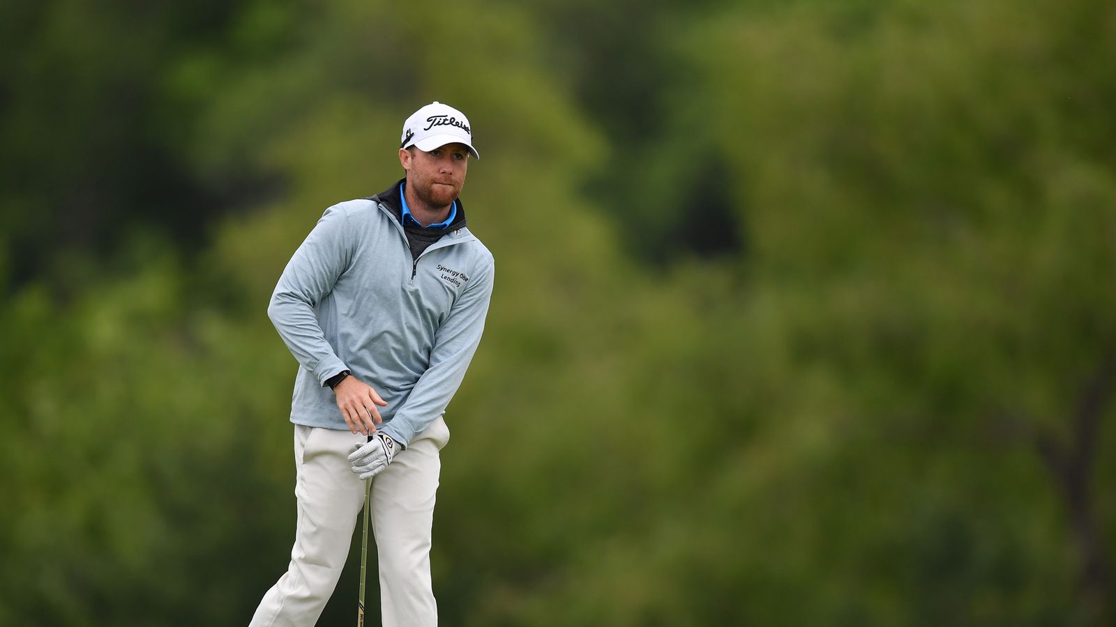 Tyler Duncan's errant approach hits his wife in the head in Dallas ...