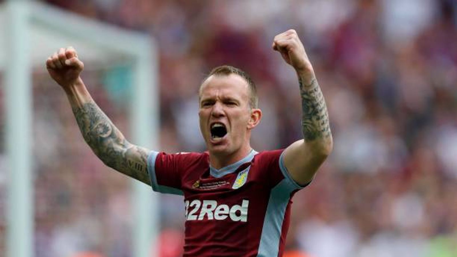 Glenn Whelan joins Hearts on one-year deal | Football News | Sky Sports
